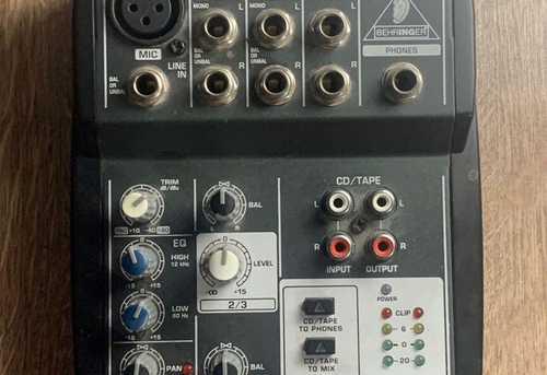 Микшерный пульт Behringer Xenys 502