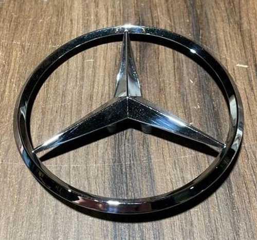 Эмблема крышки багажника задняя Mercedes-Benz