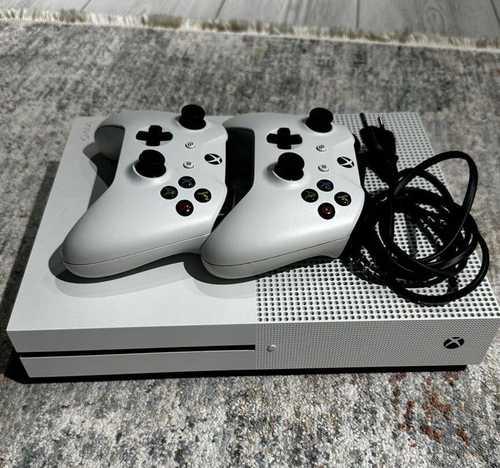 Xbox one s 500gb   2 джойстика