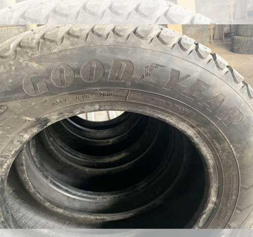 Goodyear UltraGrip Ice 215/65 R16