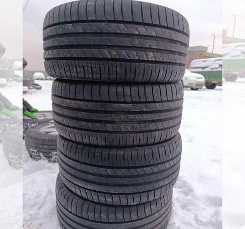 Goodyear EfficientGrip Performance 245/40 R18 97W