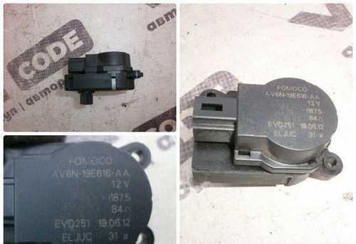 Сервопривод заслонок отопителя Ford Focus 3