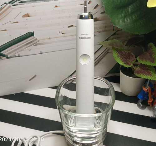 Электрическая зубная щетка Philips Sonicare