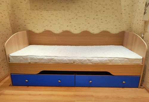 Кровать односпальная с ящиками и матрасомм