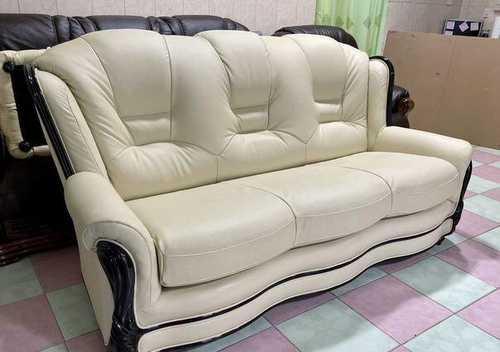 Шикарный кожаный раскладной диван в идеал сост
