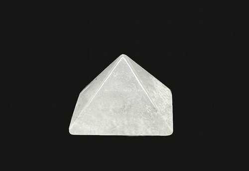 Пирамида из горного хрусталя 4*4*2.8 см