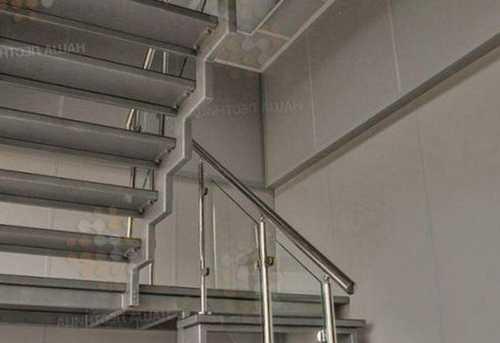 Металлокаркас П-образной Лестницы в Дом