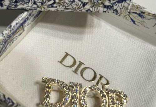 Брошка dior