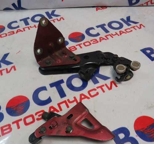Кронштейн боковой двери Зад Лево nissan serena TC24, PC24, RC24, VC24