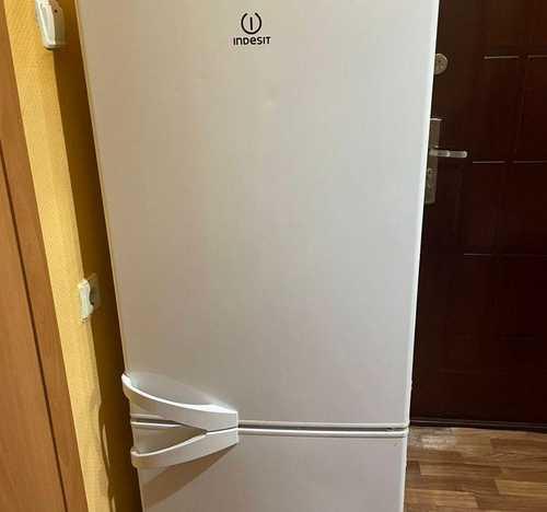 Холодильник б/у Indesit SB-150-0