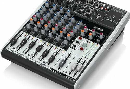 Микшерный пульт Behringer 1204USB