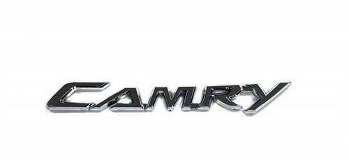 Надпись "Сamry" на багажник авто Toyota Camry