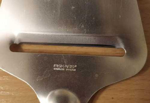 Нож слайсер для сыра Fiskars