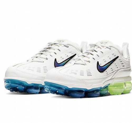 Кроссовки Nike Vapormax 360 на руках