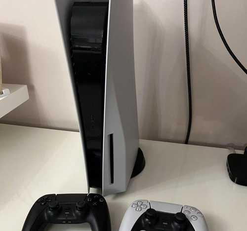 PS5 с дисководом 1тб   2 геймпада   более 10 игр