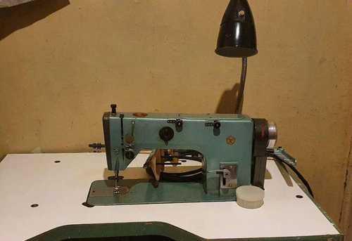 Промышленная швейная машинка со столешницей и ламп