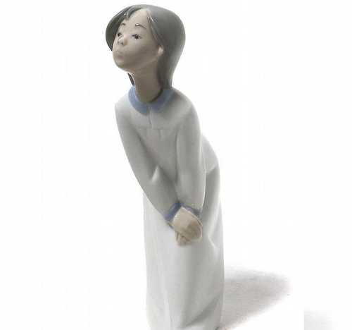 Фарфоровая фигура "Воздушный поцелуй". Lladro