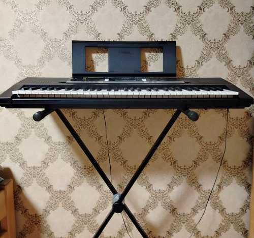 Синтезатор Yamaha psr e243