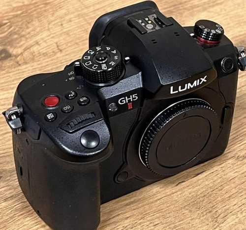 Panasonic lumix GH5 II body