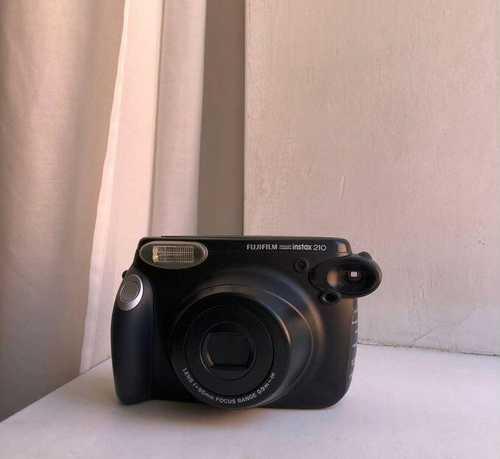 Фотоаппарат полароид Fuji Instax Wide 210