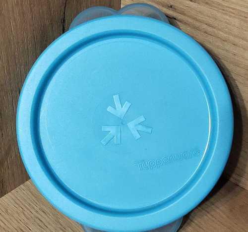 Контейнер Tupperware с герметичной крышкой