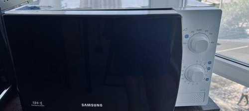 Микроволновая печь Samsung me711kr