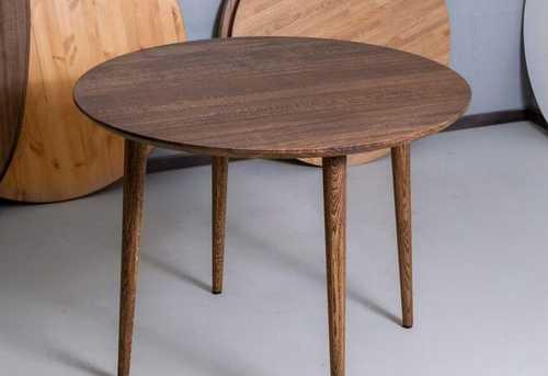 Круглый кухонный стол из дуба на точёных ножках