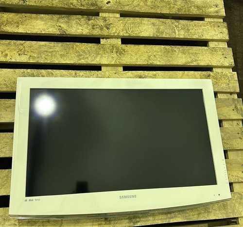 ЖК телевизор Samsung LE-32B450C4