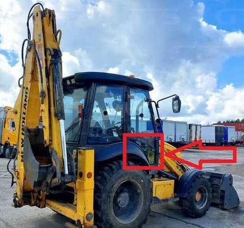 Правое дверное стекло низ для New Holland B80