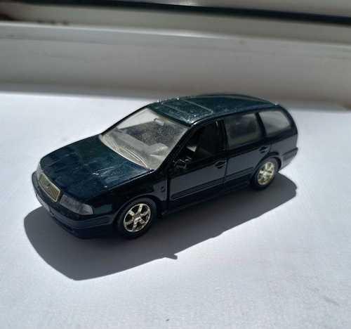 Skoda octavia 1 1/43 Kaden