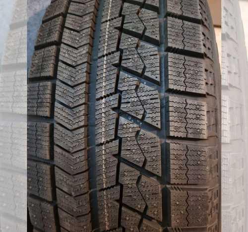 Bridgestone Blizzak VRX 225/60 R16 98S