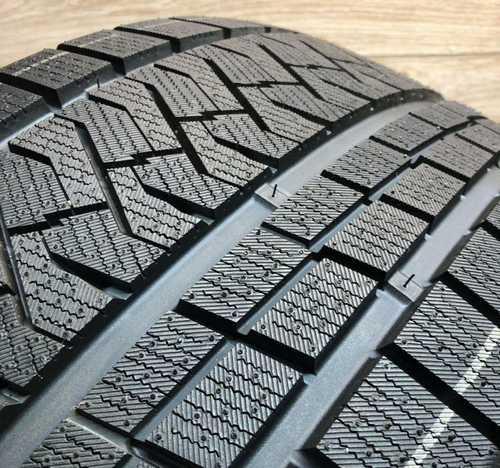 Triangle Snowlink TWT02 255/45 R18 103V