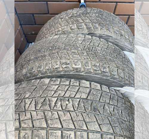 Bridgestone Blizzak DM-V1 235/65 R17 102