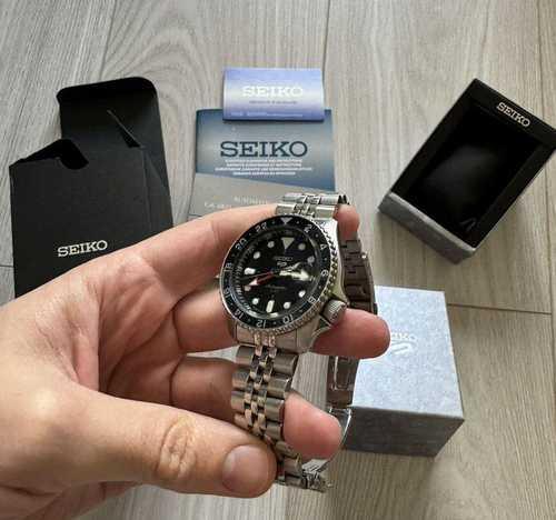 Часы Seiko 5 sports gmt