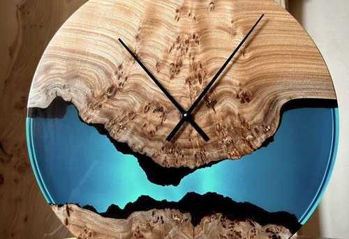 Часы настенные подарочные из дерева и смолы