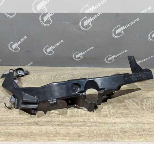 Кронштейн фары правый Bmw 320I E90 N46B20 2009