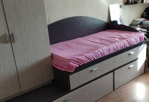 Детская кровать двухярусная с комодами и шкафом