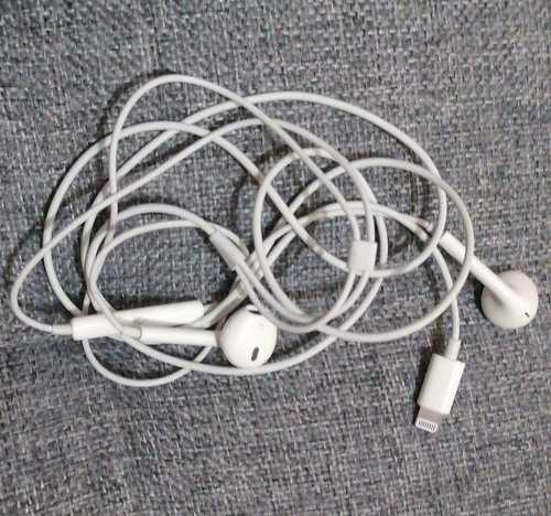 Наушники apple earpods с разъемом lightning