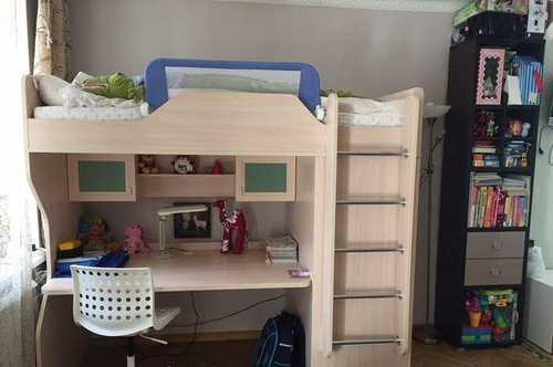 Детская (кровать, стол, шкаф-в одном)