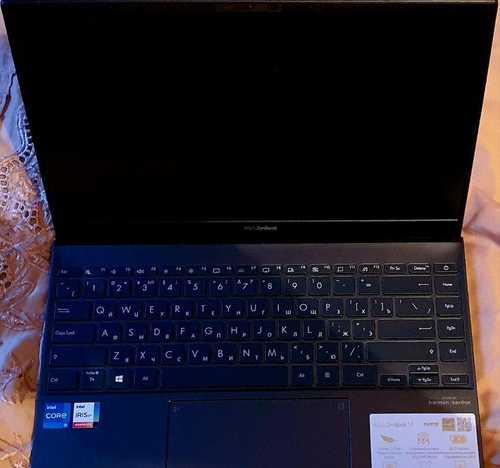 Ноутбук Asus Zenbook UX425E