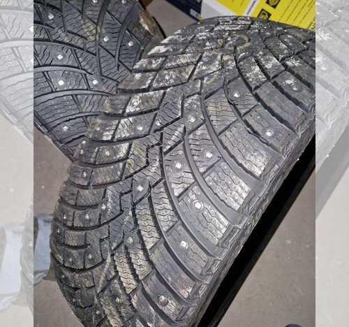 Pirelli Scorpion Ice Zero 2 245/45 R20