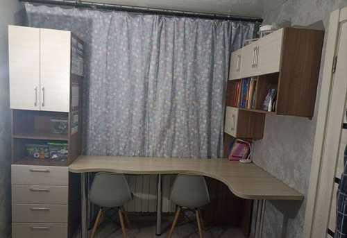 Письменный стол для школьника на двоих