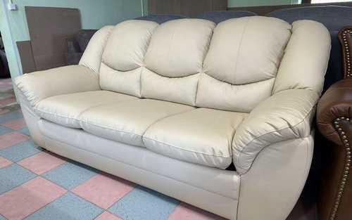 Шикарный кожаный диван в идеальном состоянии