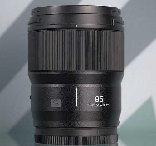 Panasonic Lumix S 85mm f/1.8 L-mount