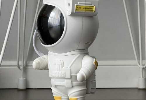 Ночник-проектор с туманностью "Космонавт"