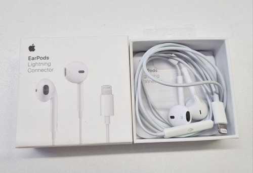 Наушники Apple EarPods with Lightning Connector