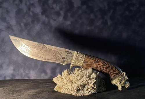 Нож с гравировкой
