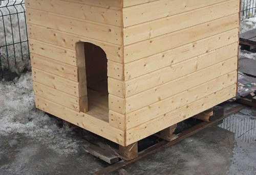 Собачья будка сделано с деревянным блок-хаус