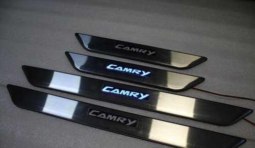 Накладки Camry V40 на пороги дверей с подсветкой