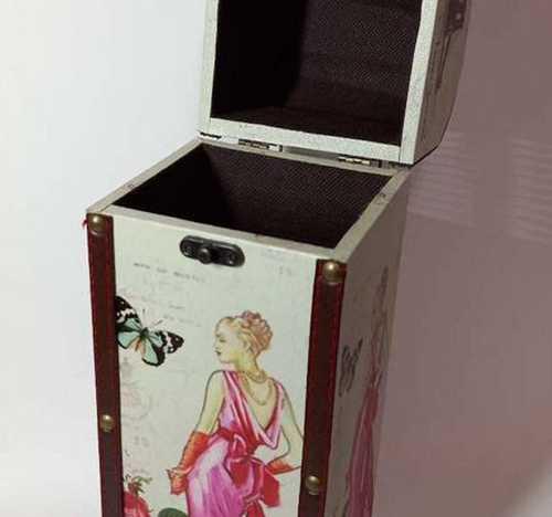 Подарочная коробка деревянная " Дама в розовом"